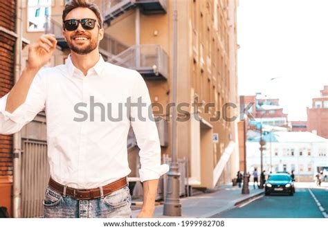잘생긴 세련된 힙스터 모델의 초상화 흰색 스톡 사진 1999982708 Shutterstock