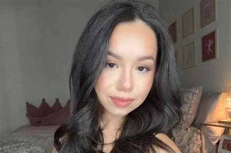 Moment Woman Breaks Down In Tears After Shes Berated By Airline For Simple Error The Mirror