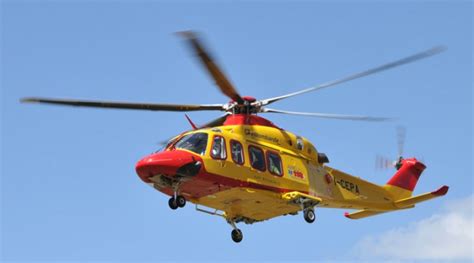 Incidente Tra Auto E Moto Feriti Gravemente Papà E Figlia 16enne A