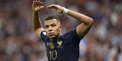 Мбаппе — у перерві фіналу чемпіонату світу 2022 Хлопці ця можливість буває тільки раз на