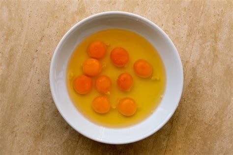 Premium Photo Broken Raw Eggs In A White Plate On A Stone Surface
