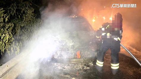 追撞聯結車又撞護欄 國1台南段火燒車1死2傷