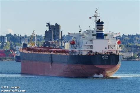 이집트 수에즈운하에 화물선 좌초로 예인선 부양일부 선박 지연 아주경제