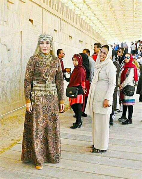 لباس سنتی شیراز دنیای رنگین کمان در تار و پود لباس محلی شیرازی نشاط آوران