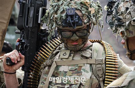 [포토] 탄띠 둘러맨 스트라이커 여단 장병