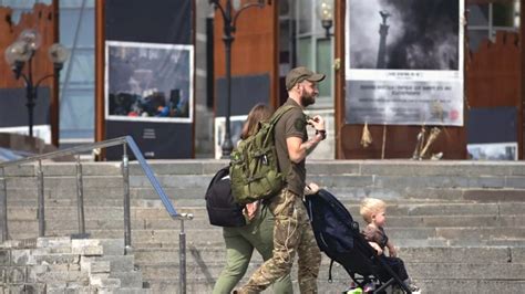 Лише шість категорій українців можуть носити військову форму інших чекає штраф Читайте на Ukr Net