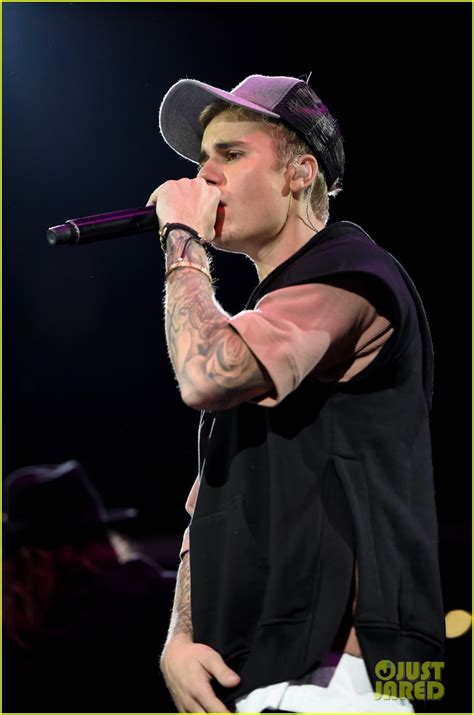 Justin Bieber Cries On Stage At Purpose Album Release Show Photo Photo Gallery