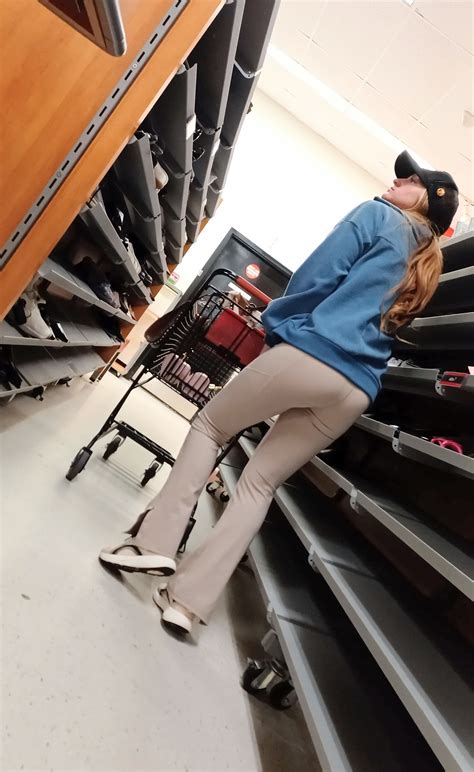 Cute Little Booty Bending Over In Grey Flares Oc Spandex Leggings And Yoga Pants Forum