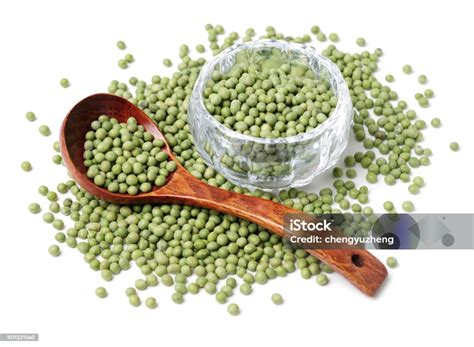 말린 완두콩 Pisum Sativum 포드에서 작은 빛 녹색 둥근 종자 채소 나 파 종에 대 한 사용 매크로 사진 근접 촬영