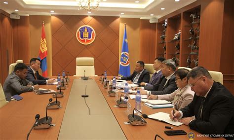 Хууль зүйн байнгын хорооны дарга Л Мөнхбаатар Авлигатай тэмцэх газарт