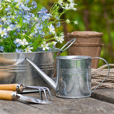How to Use Less Plastic in Your Garden | VELCRO® Brand
