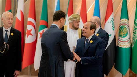 تفاعل على حديث جانبي بين السيسي وبشار الأسد قبيل الصورة التذكارية في