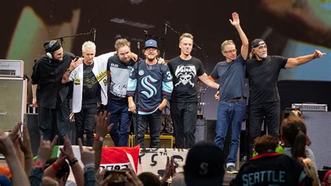 Eddie Vedder Says Pearl Jam Had ‘near Death Health Scare