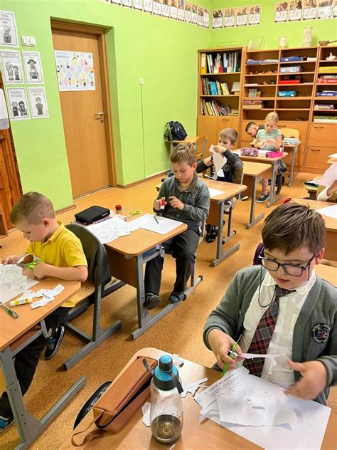 Pirmokai Mokosi Apie Mikrobus Vilniaus Šeškinės Pradinė Mokykla