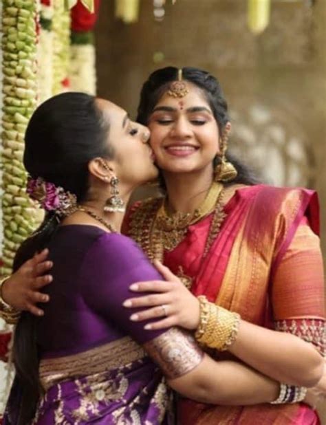 பழம்பெரும் நடிகர் விஜயகுமாரின் பேத்தி தியாவின் நிச்சயதார்த்த புகைப்படங்கள்