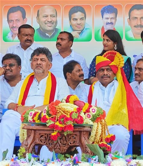 ಕಾಲಿಗೆ ಬಿದ್ದ ಡಿಕೆಸುರೇಶ್‌ನನ್ನ ಅಪ್ಪಿಕೊಂಡ ಸಿಎಂ ಸಿದ್ದರಾಮಯ್ಯ ಇಲ್ಲಿವೆ