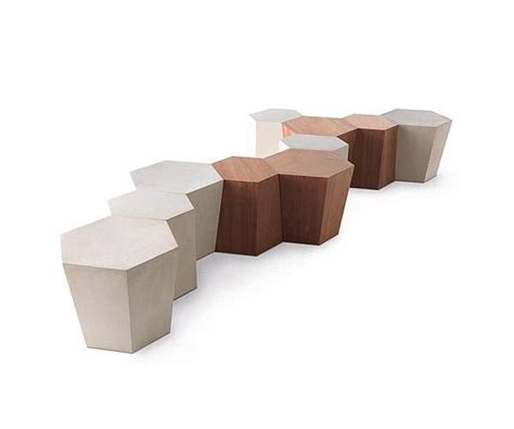 horm （hexagon stone） hexagon 是一個模塊化系統，由兩個相互支撐的不規則六邊形組成，可以根據需要創建無限的組合。它