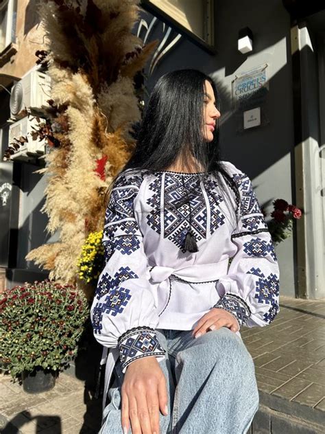 Вишиванка жіноча — ціна 5200 грн у каталозі Вишиванки Купити жіночі речі за доступною ціною на