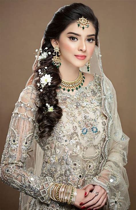 Pin By Tuba Ansari On Nikahveil Pakistani Bridal Makeup Bridal Dresses Pakistan Simple