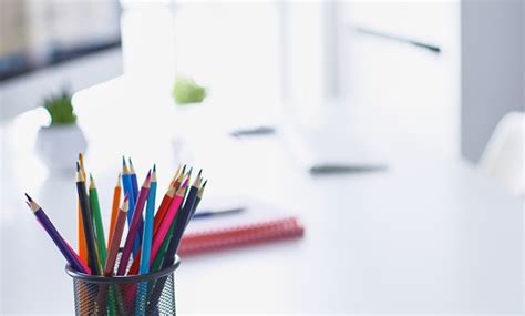 대리석 책상에 작업 프레 젠 테이 션 이랑 데스크톱 컴퓨터 및 사무 용품 노트북에 대한 스톡 사진 및 기타 이미지 노트북 데스크탑 컴퓨터 디자인 전문가 Istock