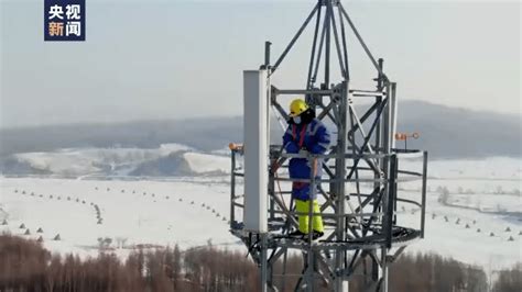 新春走基层丨行走在林海雪原“天线宝宝” 45米高空上的平安守护玉龙通信铁塔