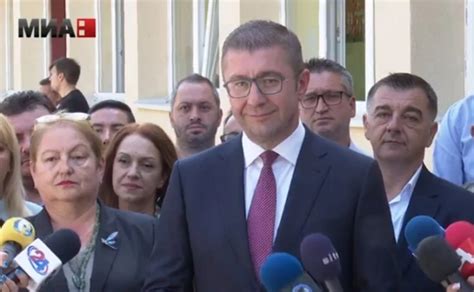 По повод почетокот на учебната година премиерот Мицкоски и министерката Јаневска во посета на