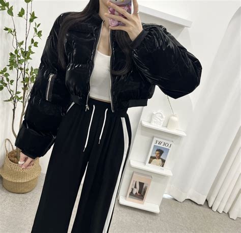 글로시 에나멜 유광 숏 크롭 패딩 2color 에이블리