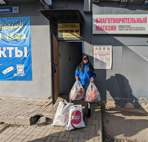 Координатор Советского отделения ЛДПР Елена Авдеева принесла детские ...