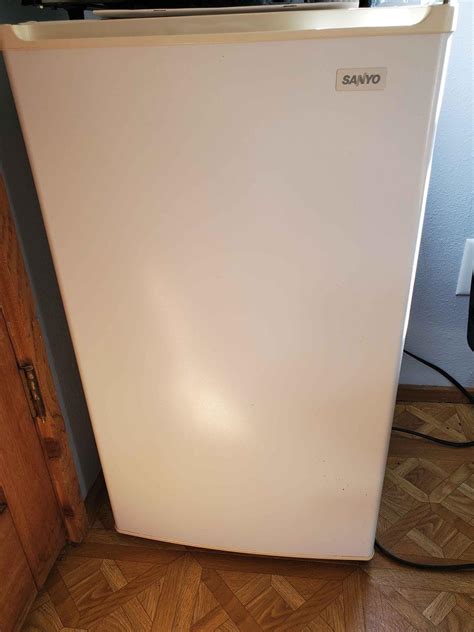 Sanyo Mini Fridge 4543189588