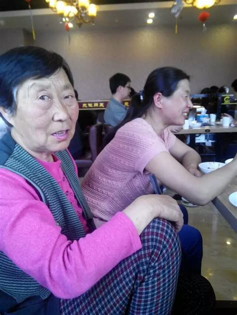 所謂父女母子一場不過意味著他們目送著我們的背影越走走遠 每日頭條