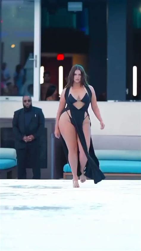 Фортификација On Twitter ДоброУтро кривини и долини цицки и газови