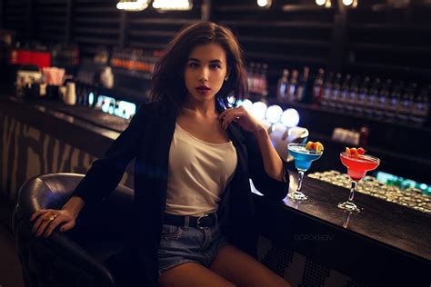 Download Woman Model HD Wallpaper