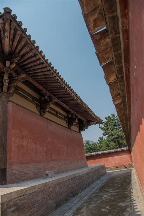 重走梁林路游学南禅寺大佛殿是中国现存最早的木结构古建筑 大佛殿 新浪新闻