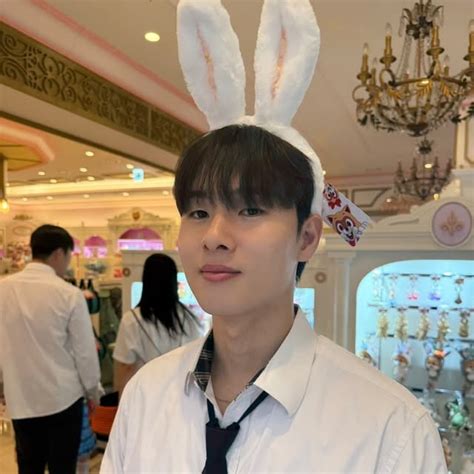 동호 25dho • Threads Say More