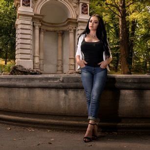 Isabelle Lee Live Cams Skype Teams Discord Telegram