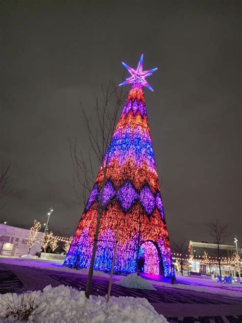 The Vmc Christmas Tree At Night Rtoronto