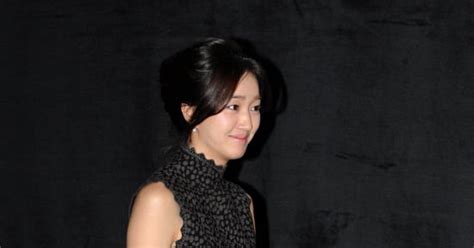 포토 우아한 수애 단정한 블랙원피스 어때요