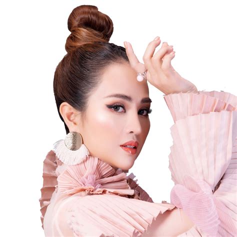 Hương Lê Halee 💛 Nhìn Là Phải đẹp 💚 Ngửi Là Phải Thơm 🧡 Bôi Là Phải đã 💜 Rờ Là Phải Mịn 💙 Dùng