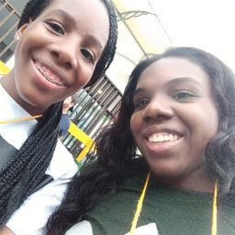 Laura Salínas Youtube