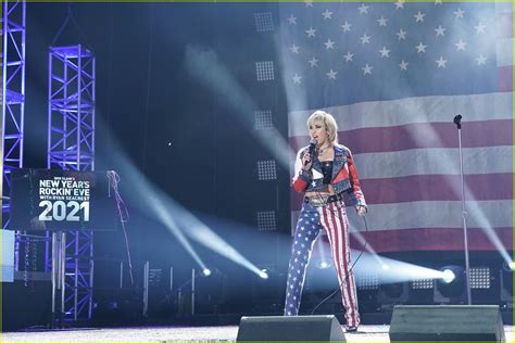 Miley Cyrus Sings Party In The USA To Kick Off Rockin Eve Special Video Photo