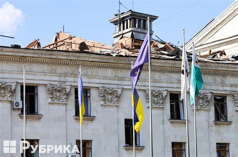 Наслідки ракетної атаки РФ по центру Чернігова фоторепортаж Рубрики з місця трагедії Рубрика