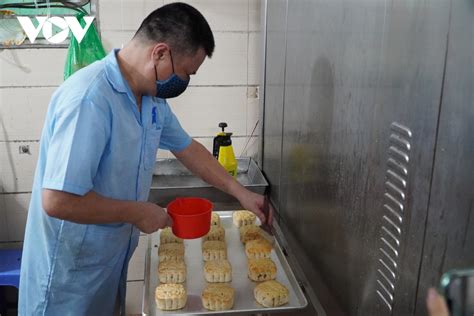 Cận Cảnh Quy Trình Làm Bánh Trung Thu Có Truyền Thống Hơn 50 Năm