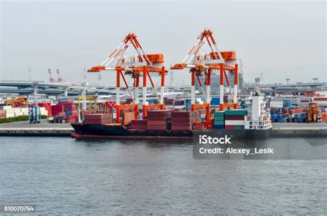 포트 컨테이너 터미널에서 컨테이너 배입니다 컨테이너 선박의 선박 터미널 포트 로드 컨테이너 하 역에에 서 서 0명에 대한 스톡