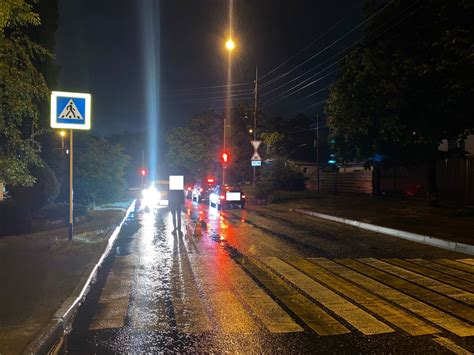 В Ставрополе пешеход не дошел до зебры всего 20 метров и угодил под колеса авто АТВмедиа