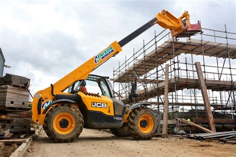 Nixon Buys 150 JCB Telehandlers