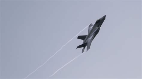 Изтребител F 35 се разби близо до авиобаза в Калифорния Новини бг