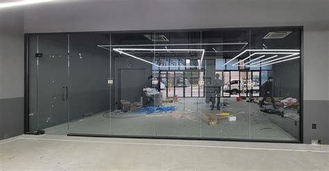 유리가벽폴딩도어 거창 카앤피플 시공현장 Glass Partition