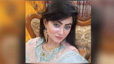 কিশোরীকে বিবস্ত্র করে ছবি তুলে বহিষ্কার হলেন সেই যুব মহিলা লীগ নেত্রী