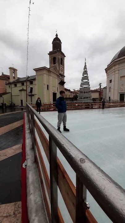 Ледовый каток в Италии Youtube