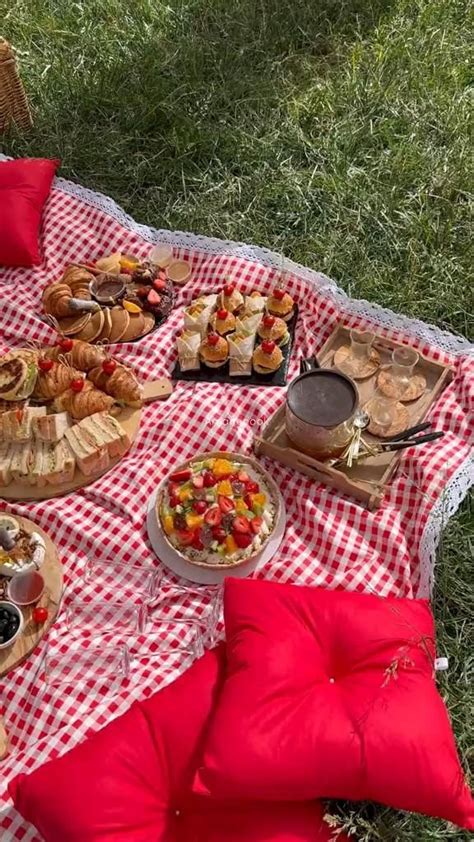 Aesthetic Pleasing Picnic Day 🧺🎀 In 2025 Picnic Foods Easy Picnic